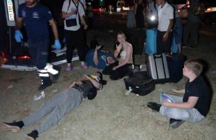 Antalya'da Tur Minibüsü Kazası... 9 İngiliz Turist Yaralandı - Turizm ... Antalya'da Tur Minibüsü Kazası... 9 İngiliz Turist Yaralandı - Turizm ...